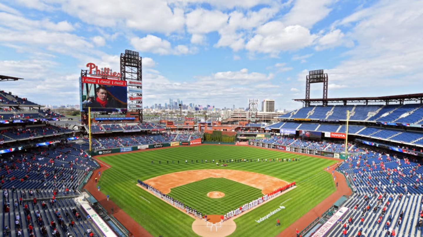 Massive lighting storm above Phillies stadium offers breathtaking views ...