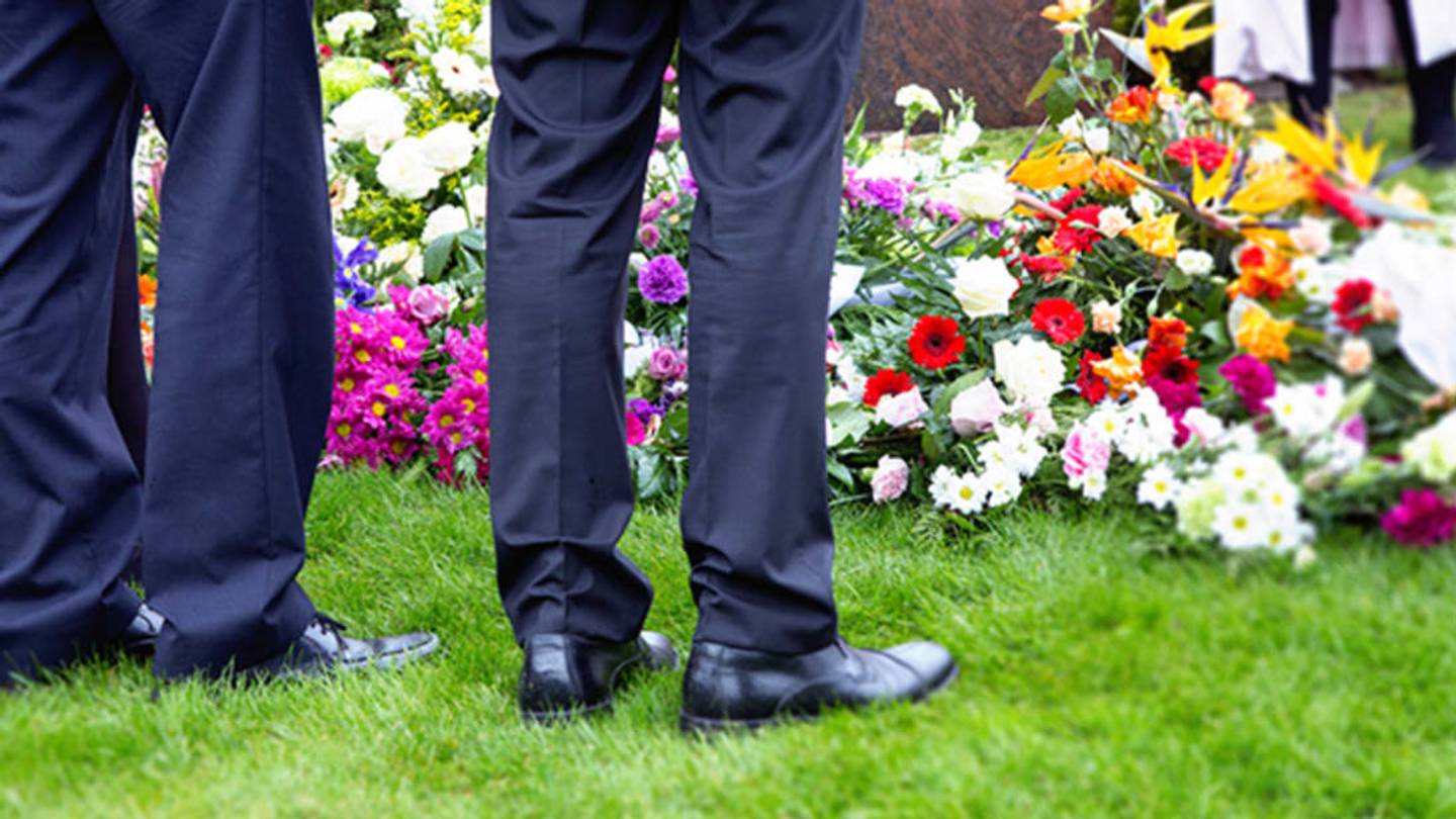 9 Dos and Don'ts of Funeral Etiquette