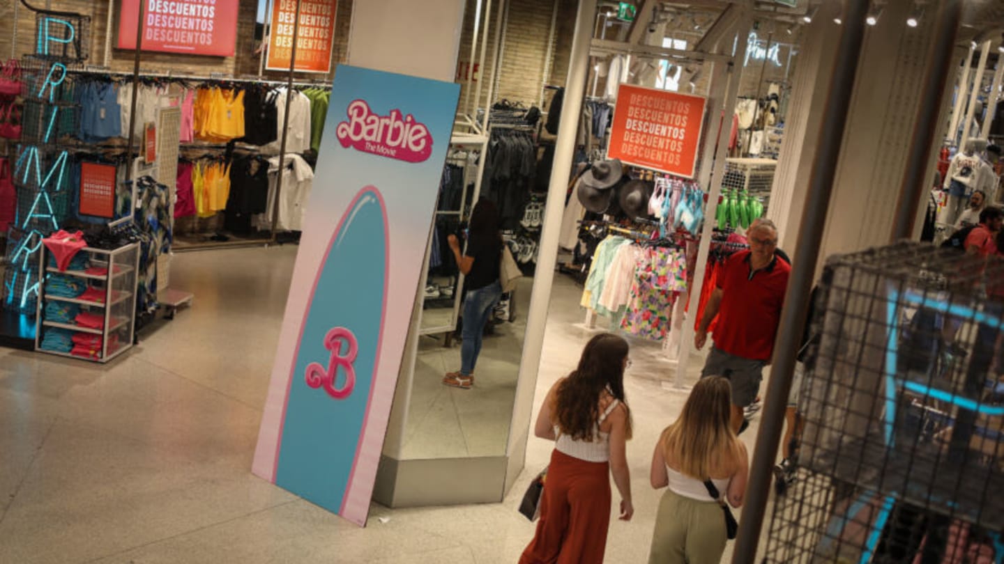 6 Sneaky Ways Stores Get You to Spend More Money