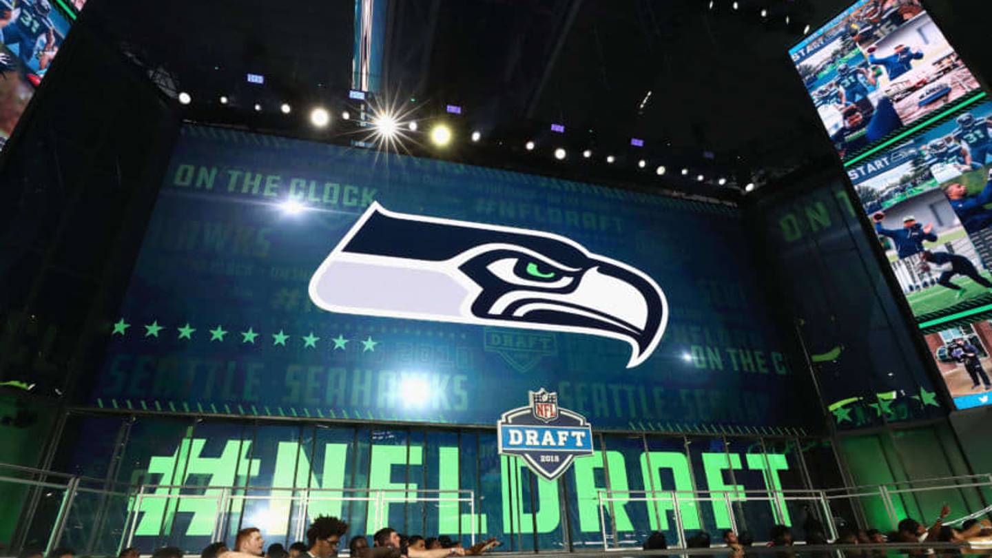 Seahawks 2 Round Mock Draft: A trade down to get Seattle’s center