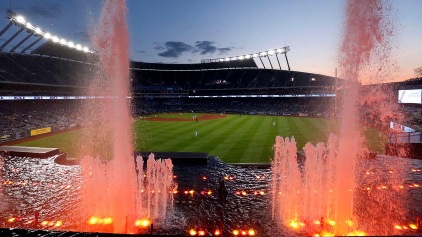 Kansas City Royals: Where to find BBQ and wings at Kauffman Stadium