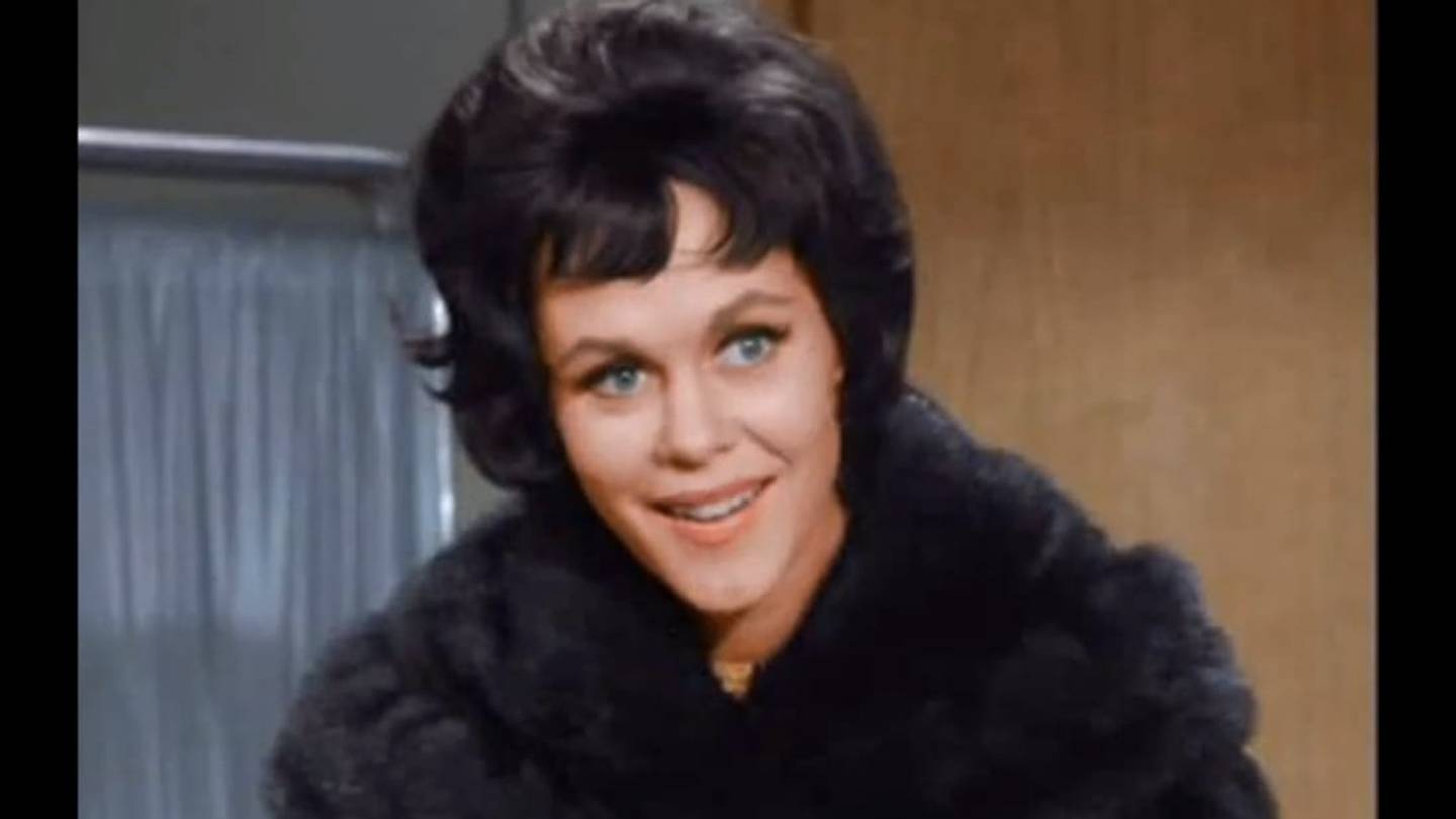 5 Famous Characters with Brunette Evil Twins