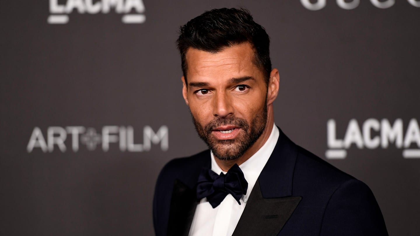 Ricky Martin reaparece con el rostro transformado