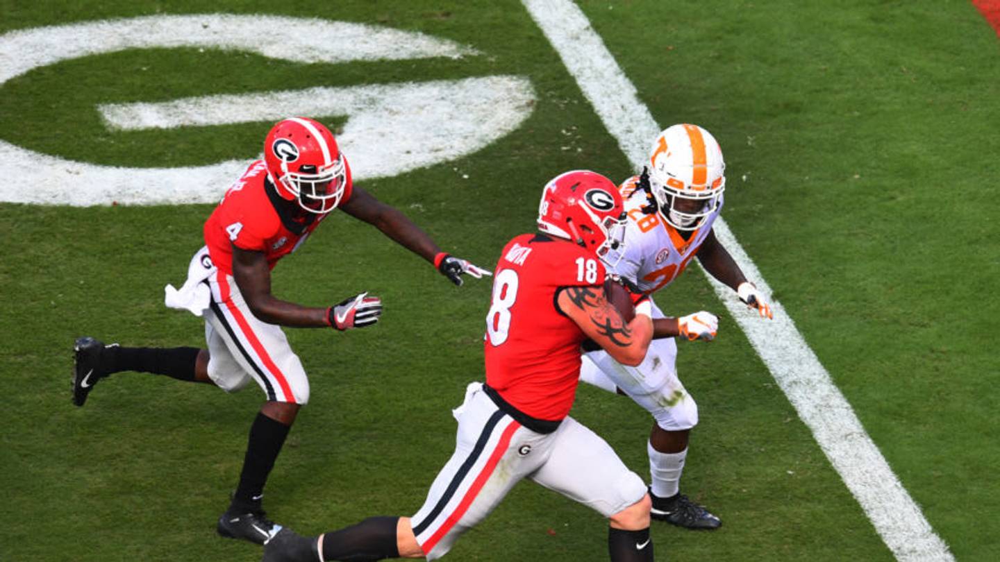 Georgia Football beats Tennessee Volunteers 38-12