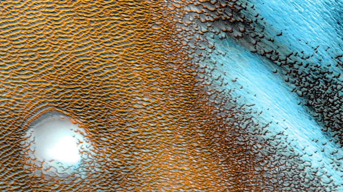 NASA Shares Amazing Image of Mars's Blue Sand Dunes | Mental Floss
