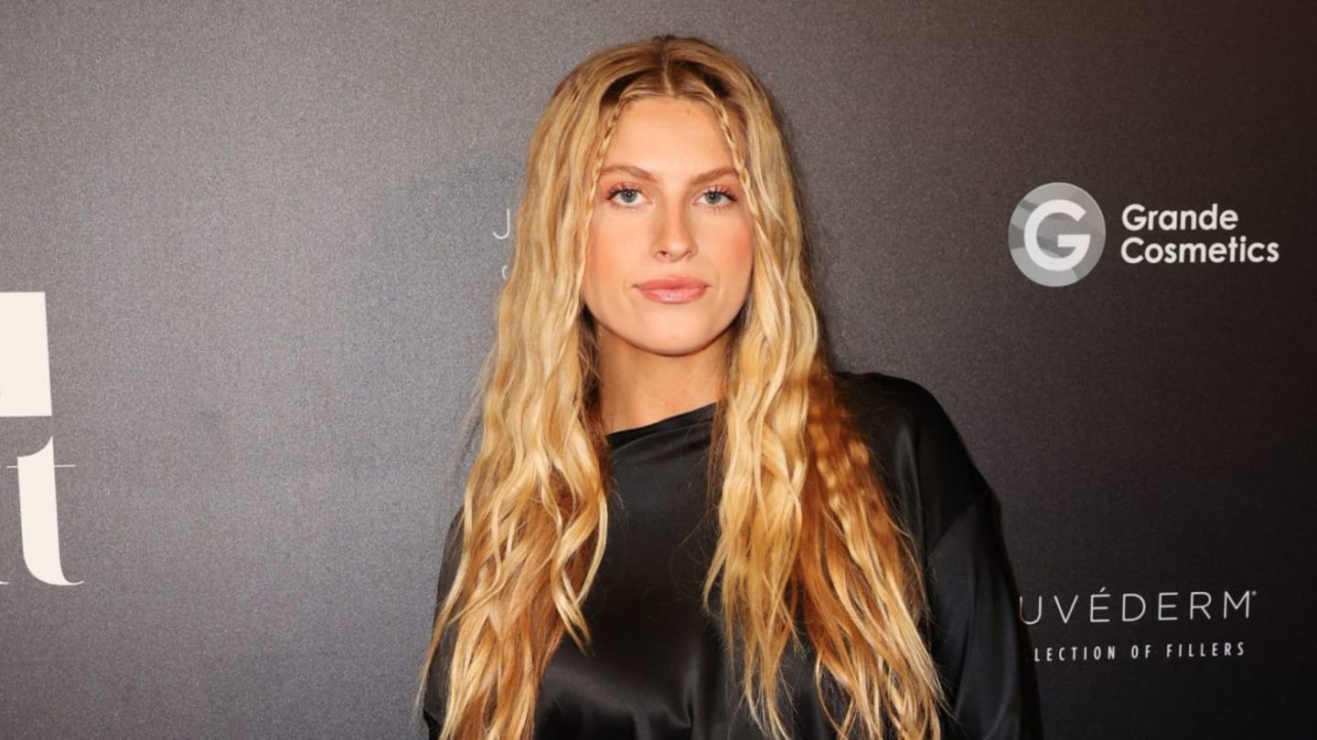 XANDRA Makes Hilarious Jokes About Her Biggest Insecurity si_lifestyle