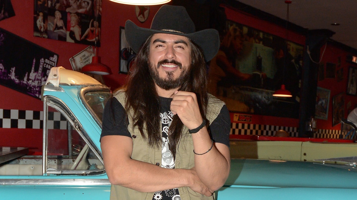 Rey Grupero inicia romance con integrante de Acapulco Shore