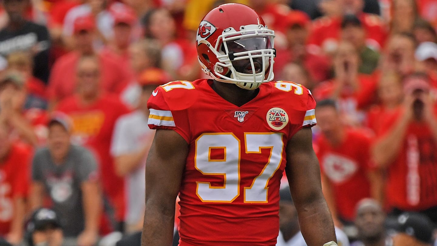 Chiefs Fear DE Alex Okafor Suffered Torn Pec in Win Over Broncos