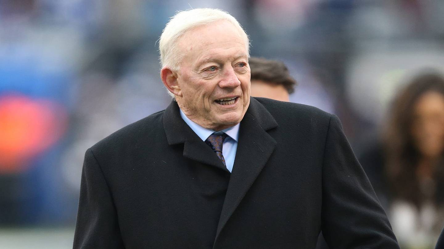 Jerry Jones Has Extremely Bizarre Quote About Michael Bennett After ...