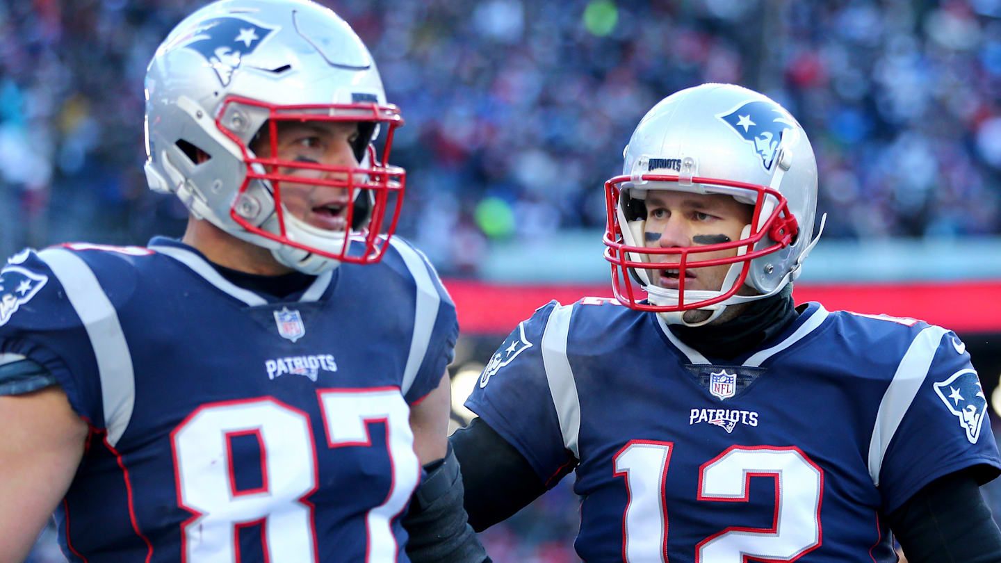 Latest Quotes From Gronk Make it Seem Like He Knows Tom Brady Will Test ...