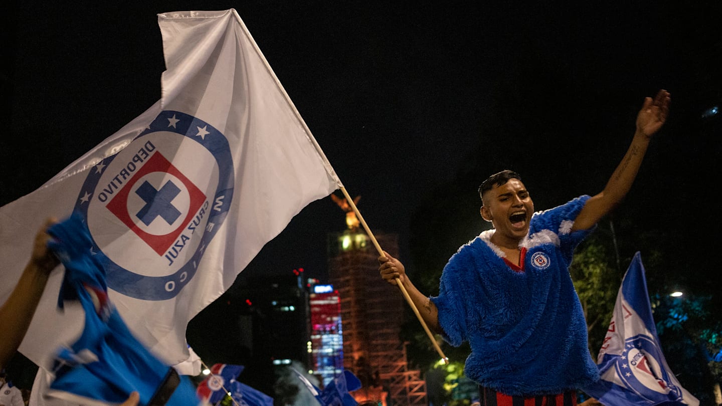 El gran homenaje de los aficionados de Cruz Azul