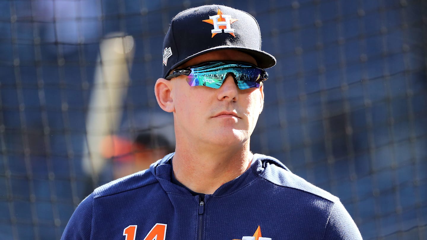AJ Hinch Threatens to Pull Astros off Field if Yankee Fans Throw ...