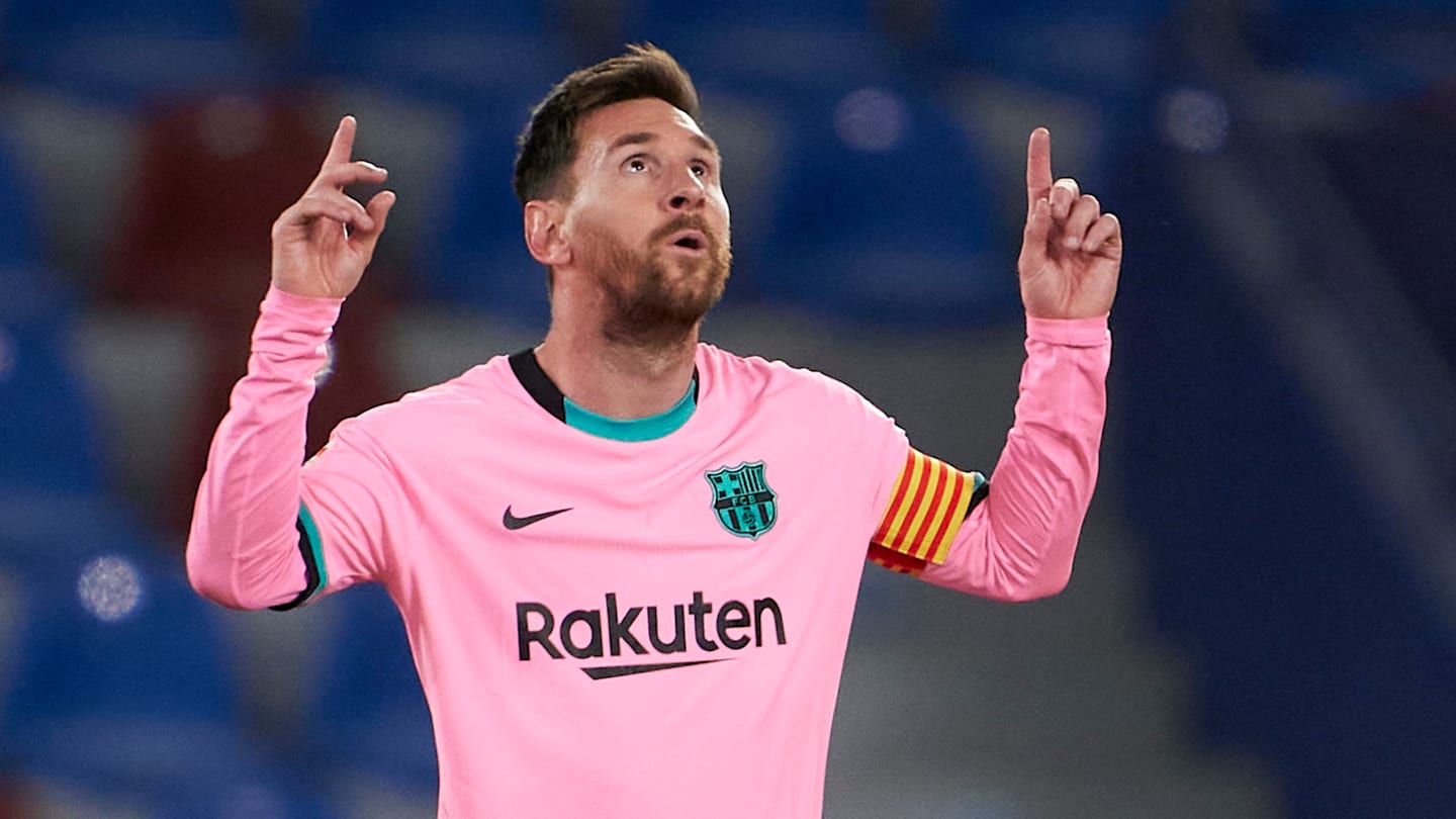 Leo Messi tiene el Pichichi en la mano