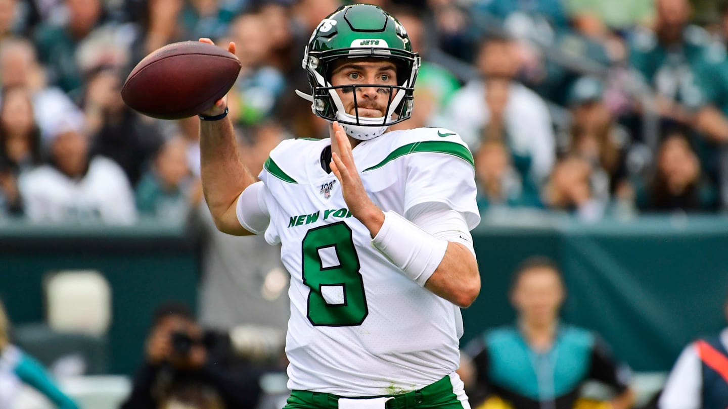 Jets Waive QB Luke Falk After Sam Darnold is Cleared to Return