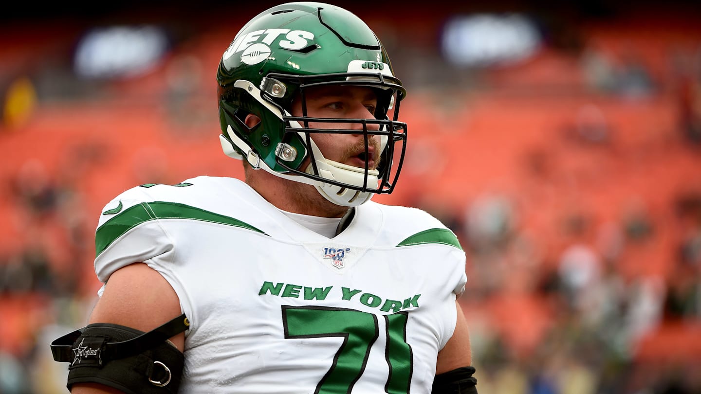NY Jets: Alex Lewis restructure a sign chemistry is priority