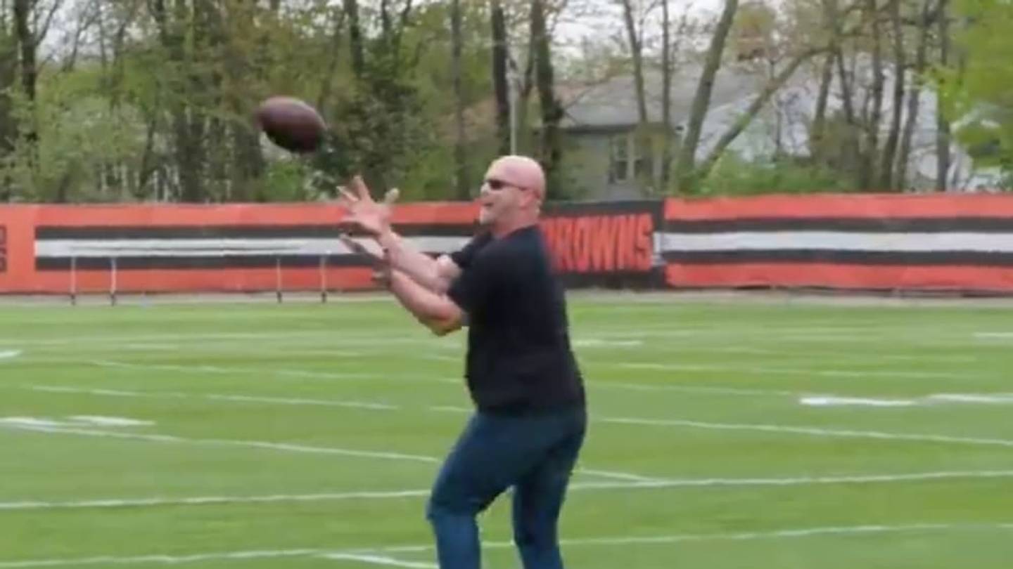 VIDEO: Baker Mayfield Throwing Passes to Stone Cold Steve Austin is ...