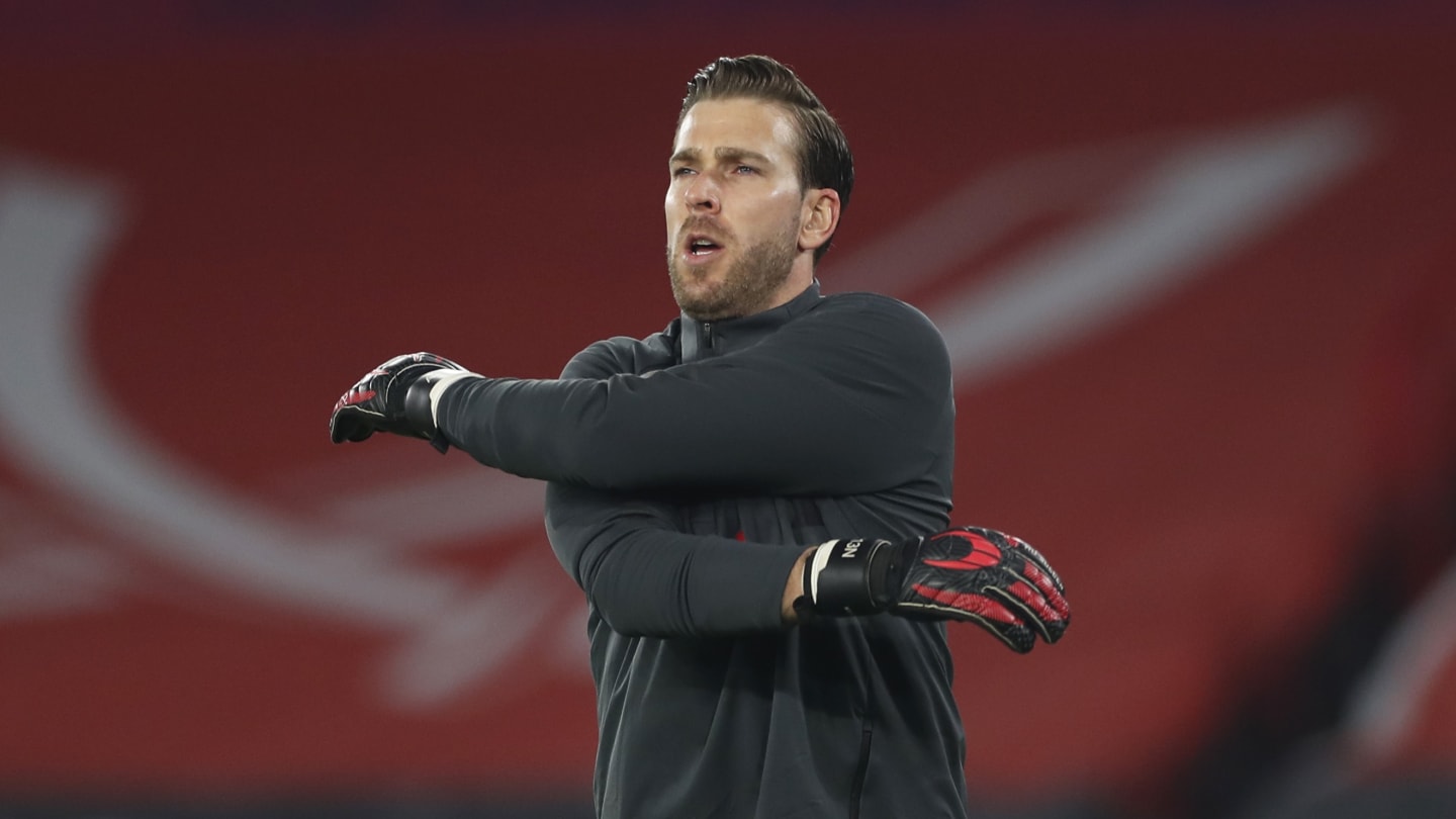 Adrian signs Liverpool contract extension