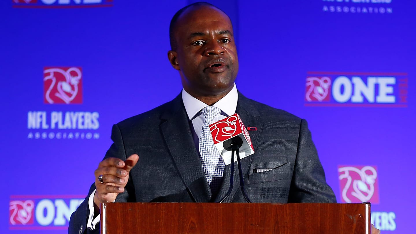 DeMaurice Smith Reveals Timeline for NFL's Expansion to 17-Game Season