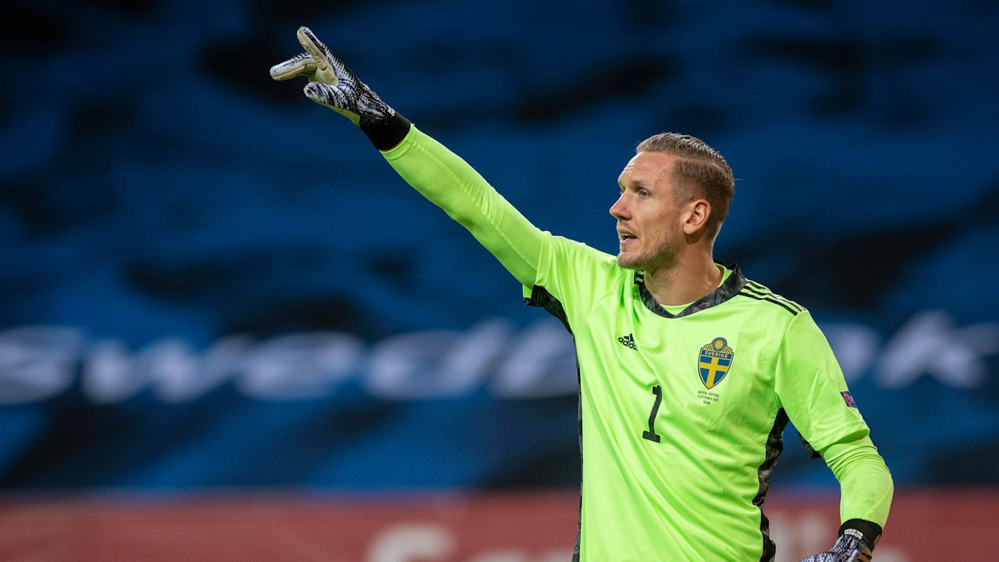 Everton Sign Goalkeeper Robin Olsen on Season-Long Loan from Roma