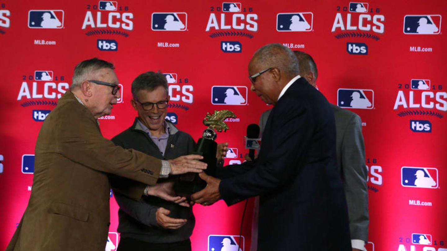 Cleveland Indians: Time again to appreciate Larry Dolan