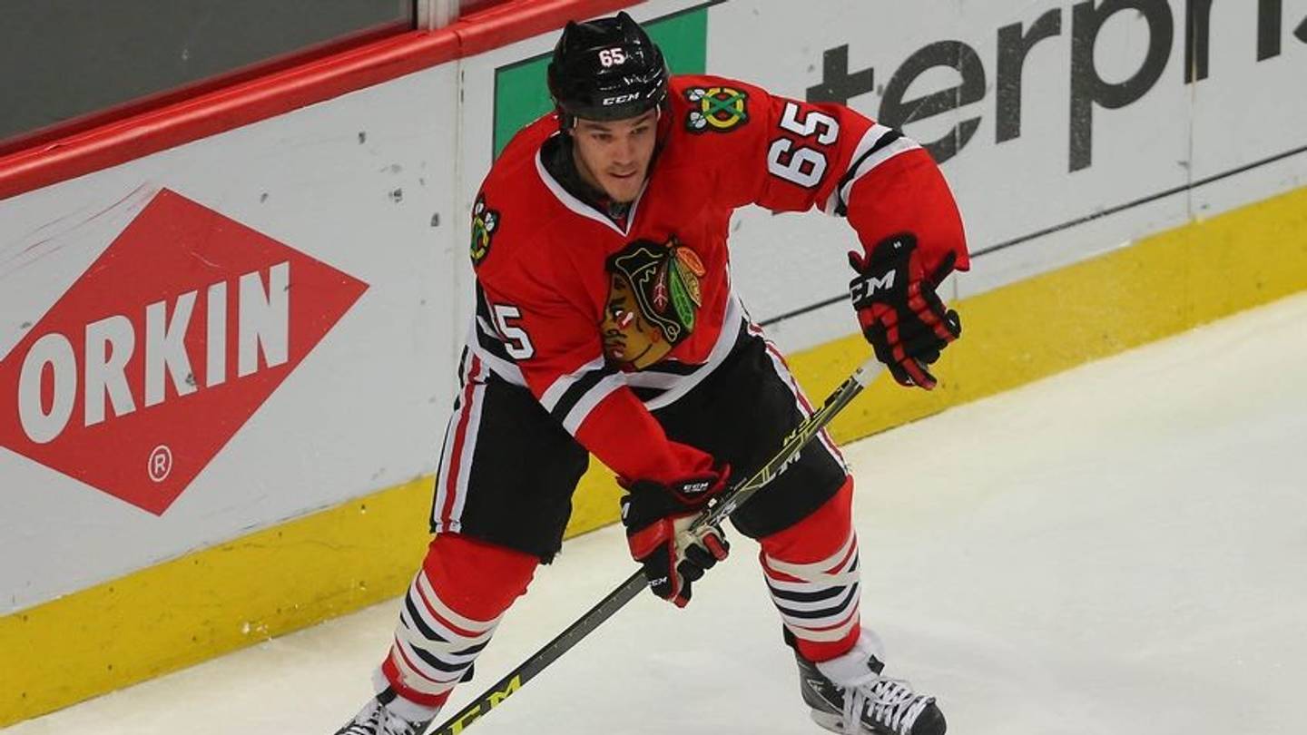 Chicago Blackhawks: Importance of Re-Signing Andrew Shaw
