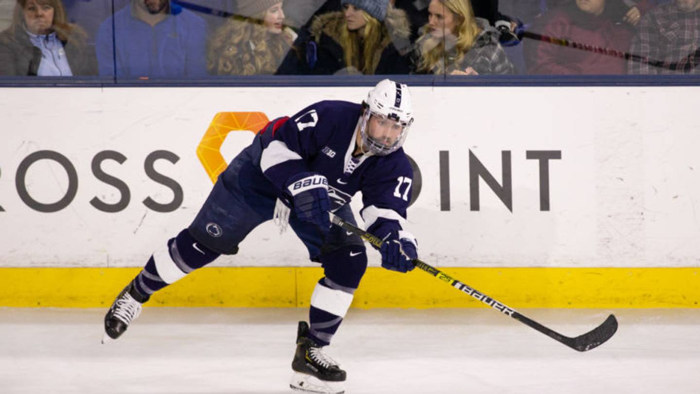 Blackhawks: Evan Barratt, Andrei Altybarmakyan sign entry-level deal