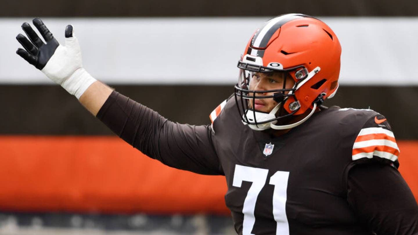 Cleveland Browns expect to get one starting tackle back