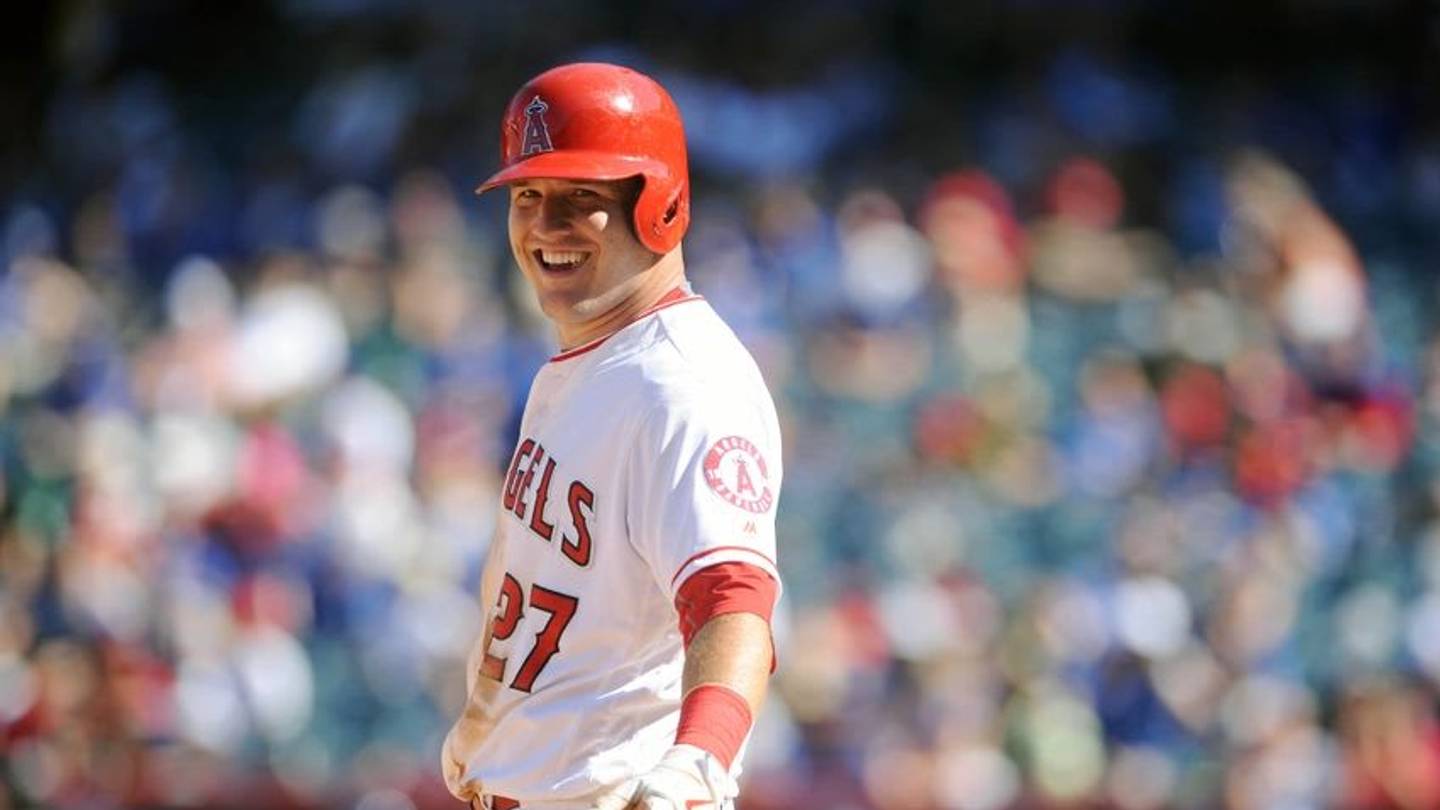 Mike Trout wins the 2016 Sportsman of the year award