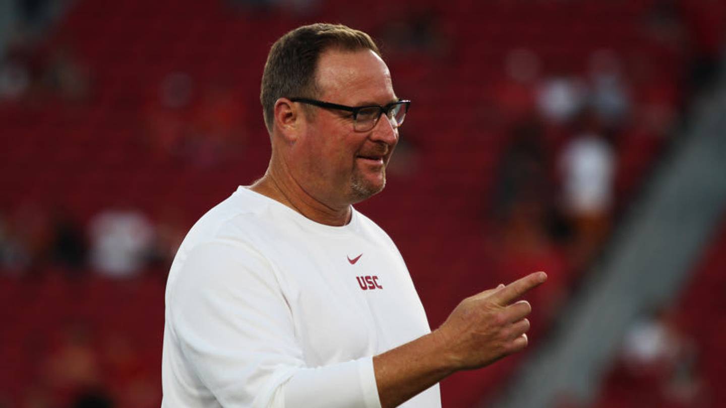 USC football coaches go all out with memes celebrating new Trojan commit