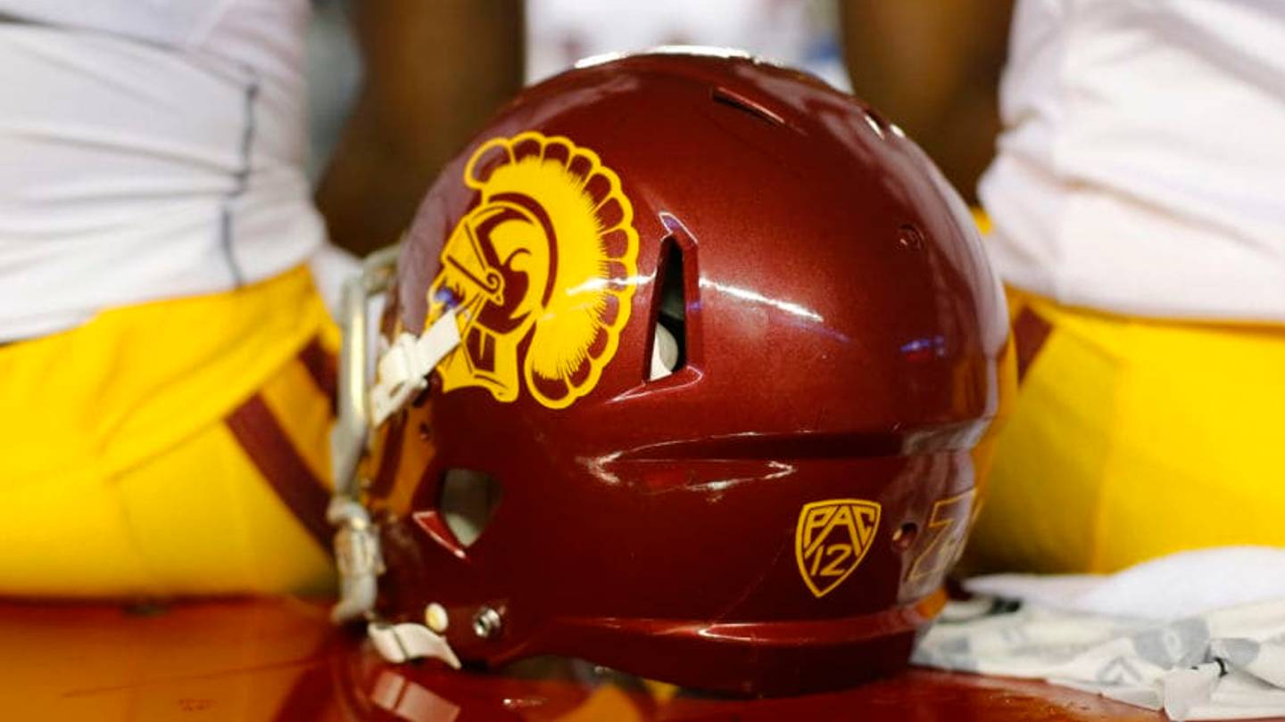 USC Football Photos: Trojans suit up for preseason photoshoot
