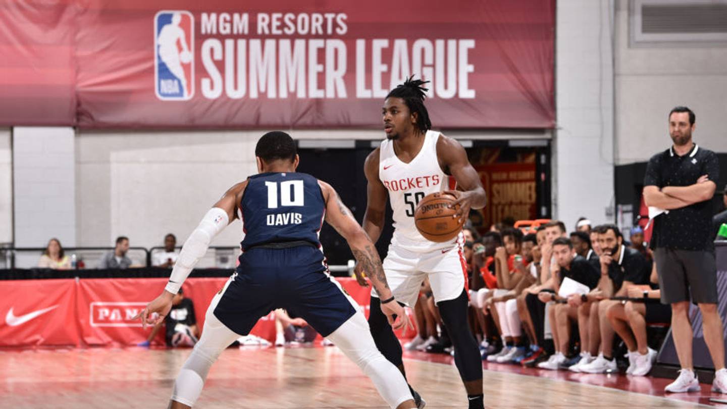 Houston Rockets: Chris Clemons deserves a chance with team
