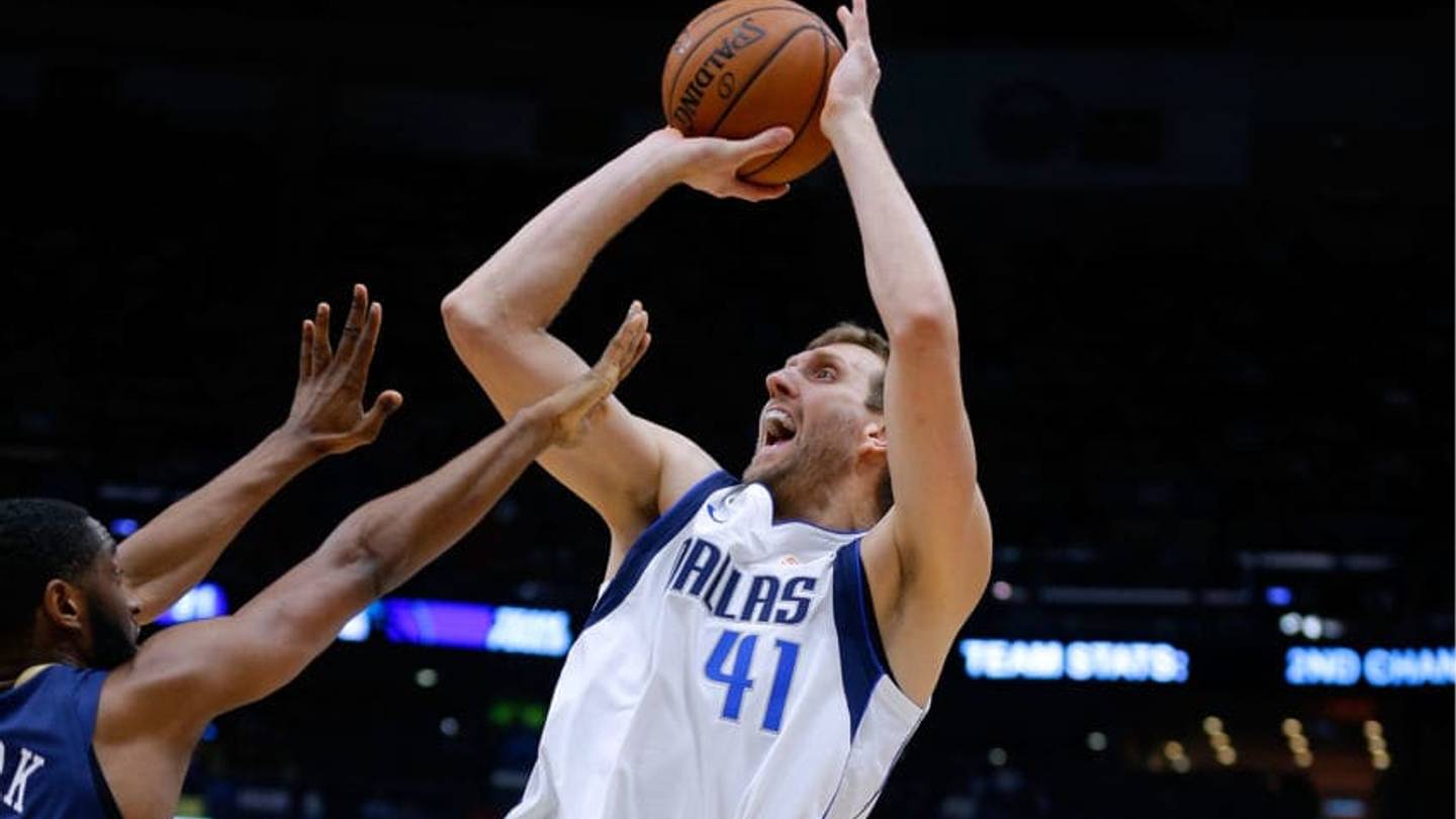 Dallas Mavericks: Dirk Nowitzki owned the mid-range this decade