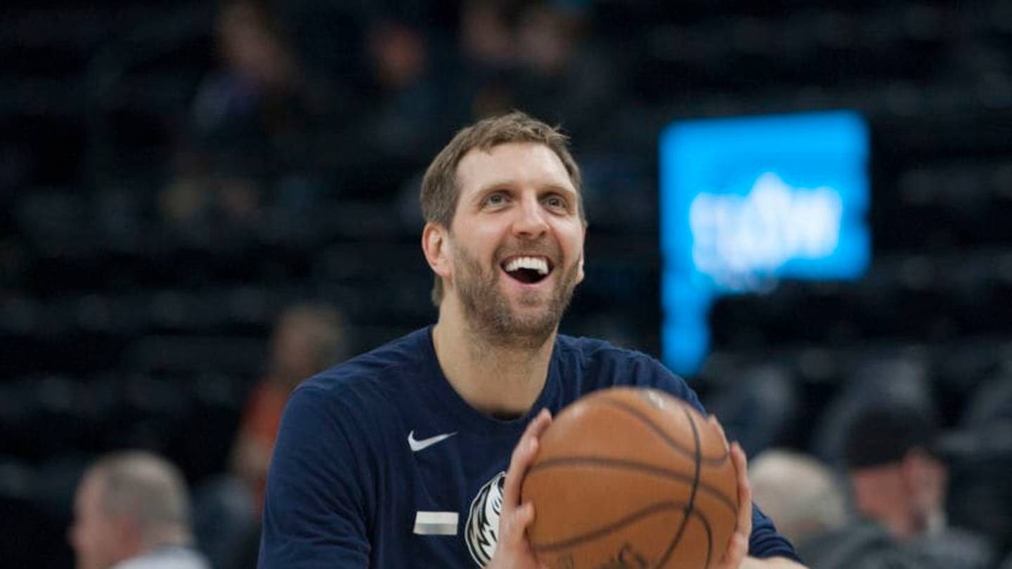 Dallas Mavericks: Dirk Nowitzki moving up all-time leaderboards