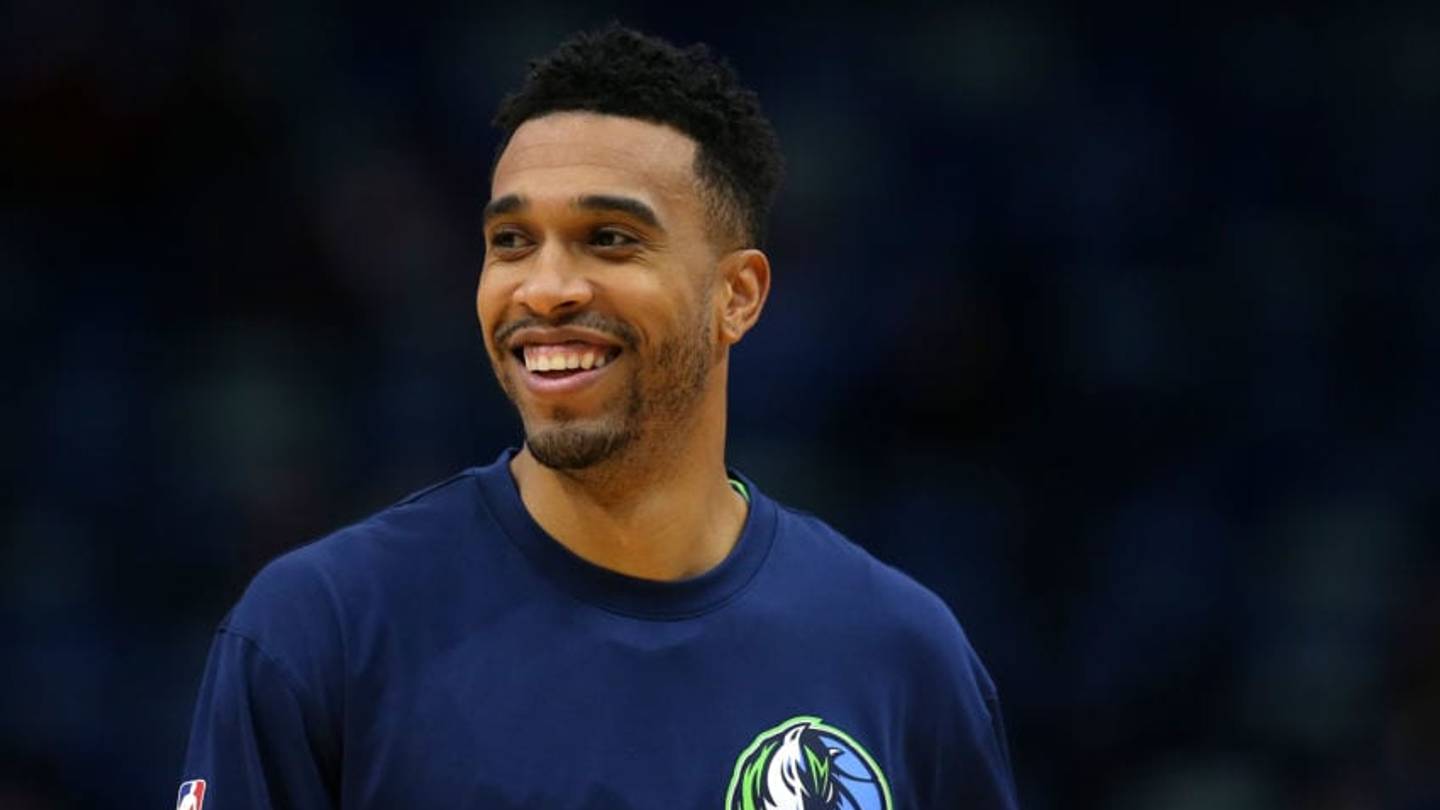 Dallas Mavericks: Courtney Lee shows off his style