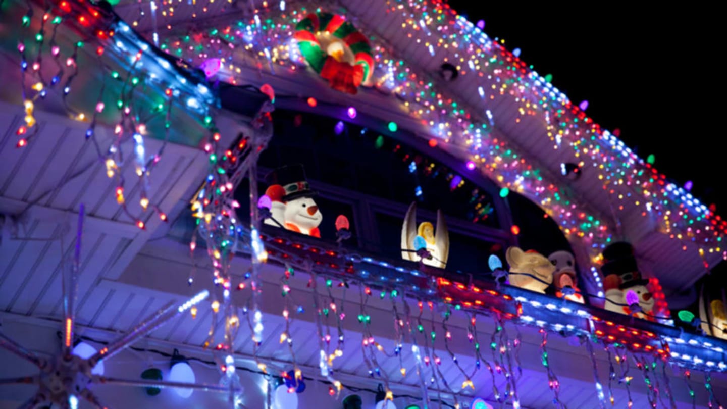 14 Incredible Holiday Light Displays | Mental Floss