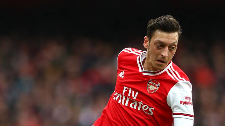Mesut Ozil Enggan Memutus Kontraknya dengan Arsenal