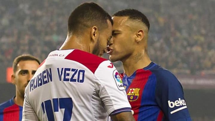 5 recordadas peleas que tuvo Neymar con jugadores rivales