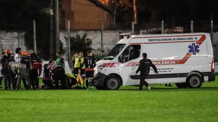 Preso em flagrante, jogador que agrediu árbitro no RS pode responder ...