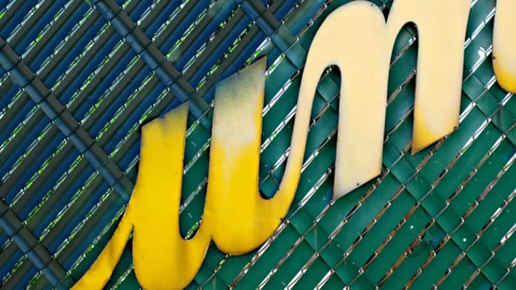 When and Why Did People Start Saying "Um" When They Talk? | Mental Floss