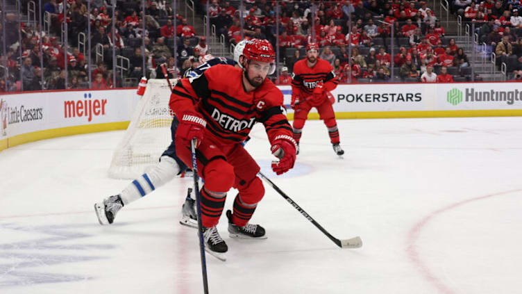 Detroit Red Wings: Dylan Larkin collects his 400th career point vs. Sharks
