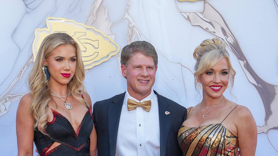 Chiefs owner Clark Hunt sends massive donation to Texas flood relief ...