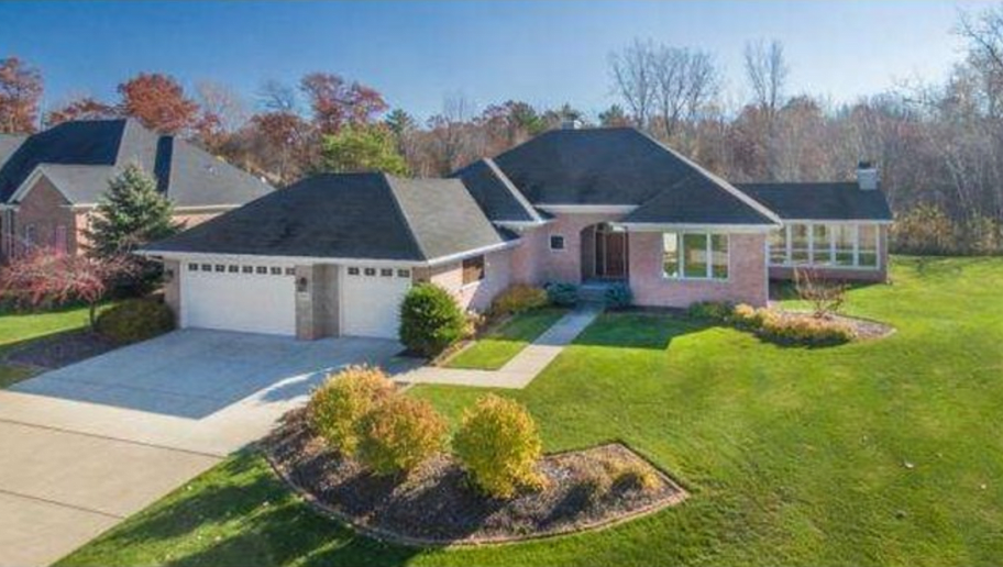 Aaron Rodgers is Selling His Green Bay Home | 12up