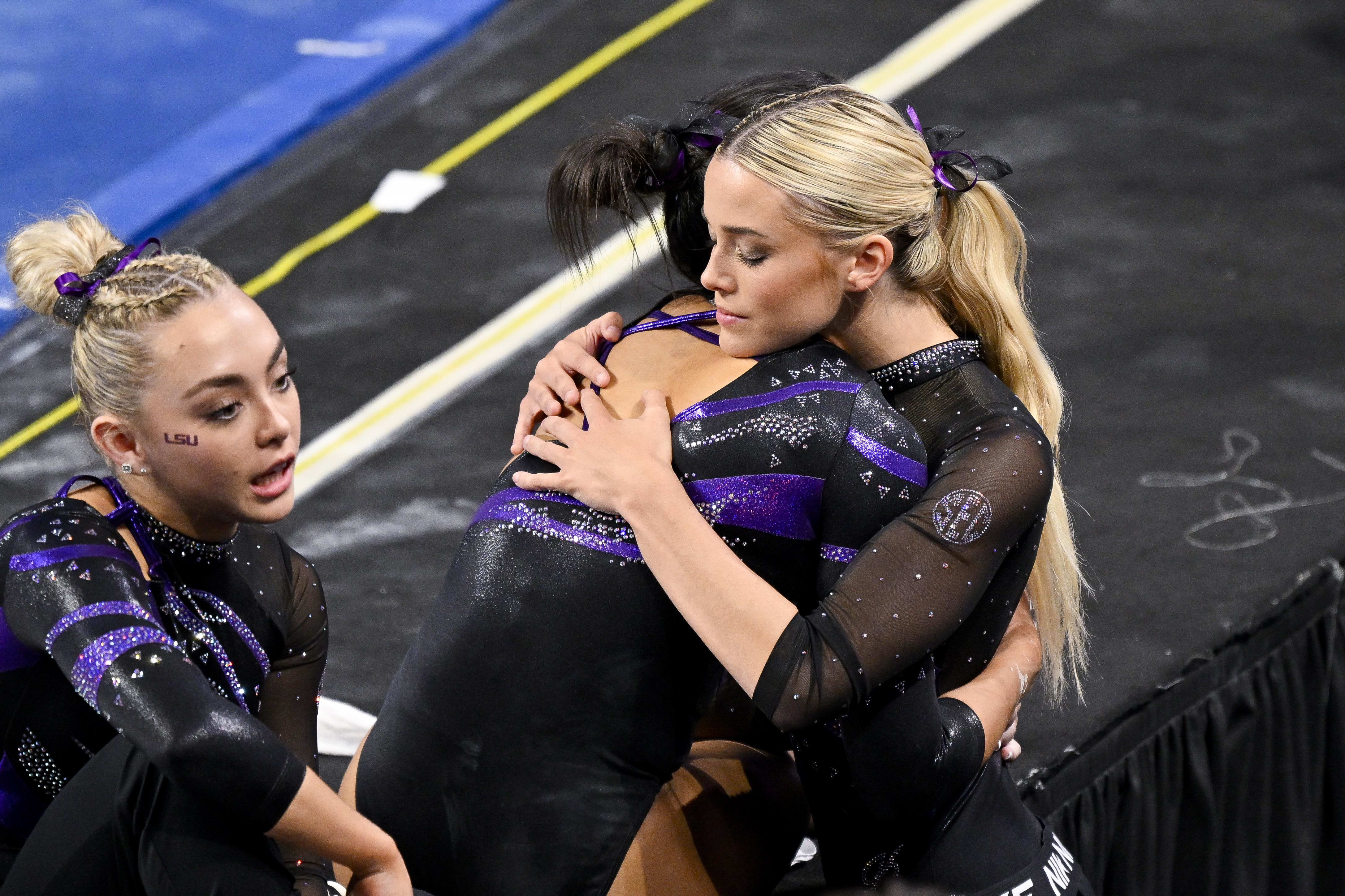 Livvy Dunne posts bittersweet LSU locker room clean-out with odd ...