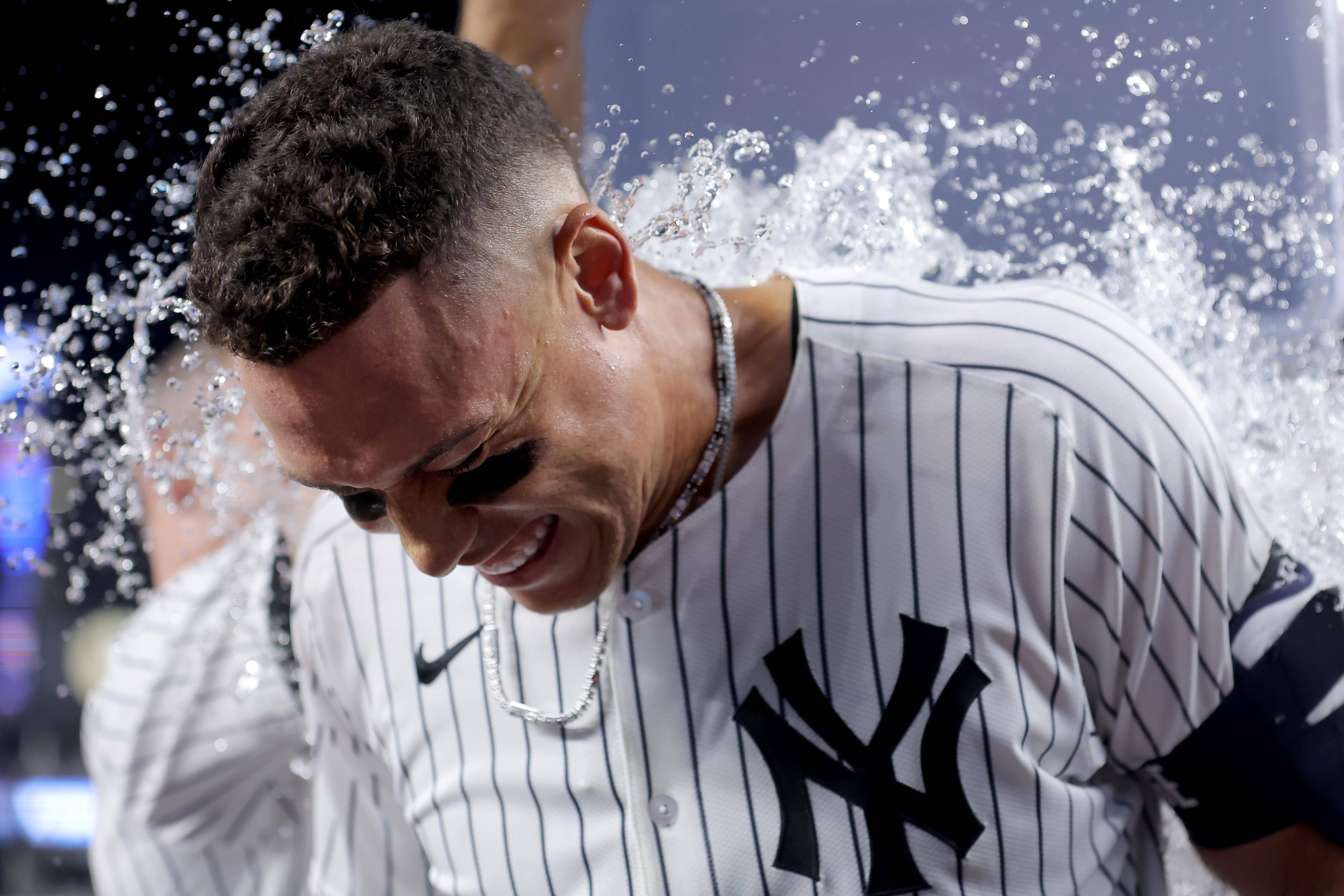 6-foot-7 Yankees All-Star Aaron Judge shows off incredible shoe size vs ...
