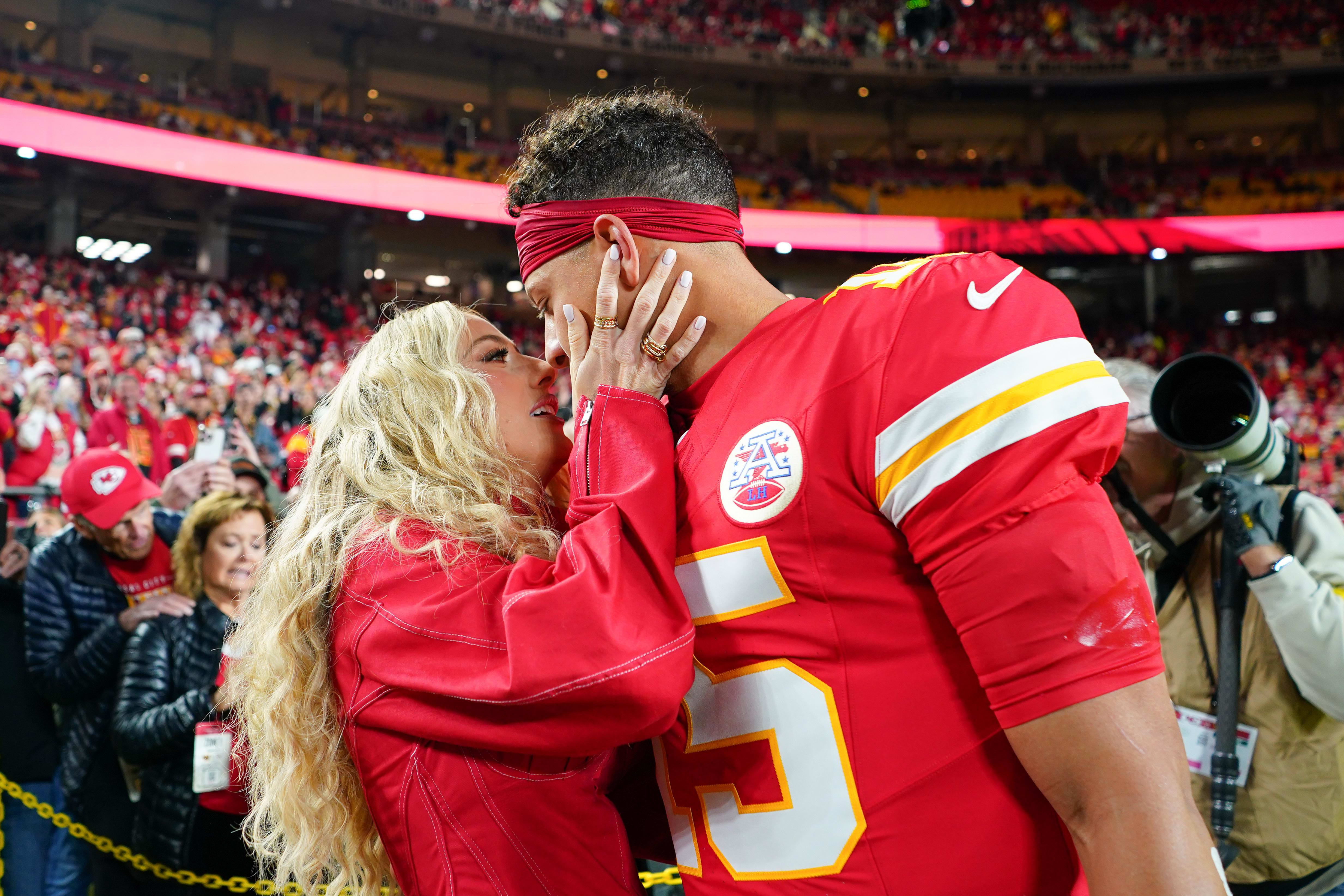 Patrick Mahomes just sent the internet into a frenzy after surprising baby Golden and his wife ...