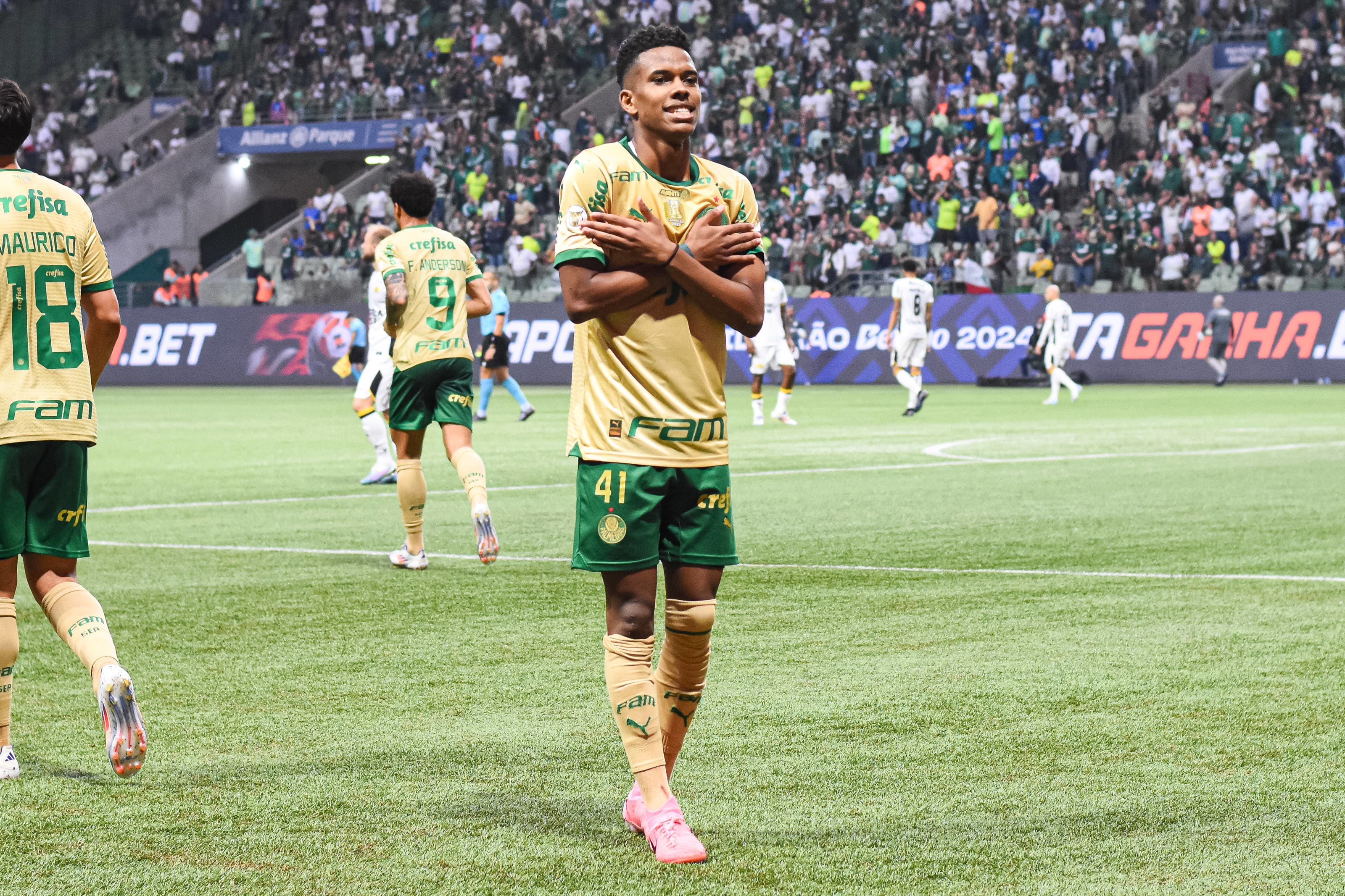 How Reece James & Cole Palmer are helping Estêvão Willian ahead of ...