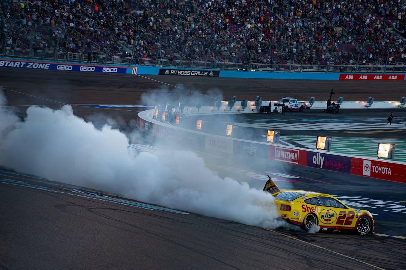 Shutter Speed: Photos From a Scenic Championship Weekend in Phoenix