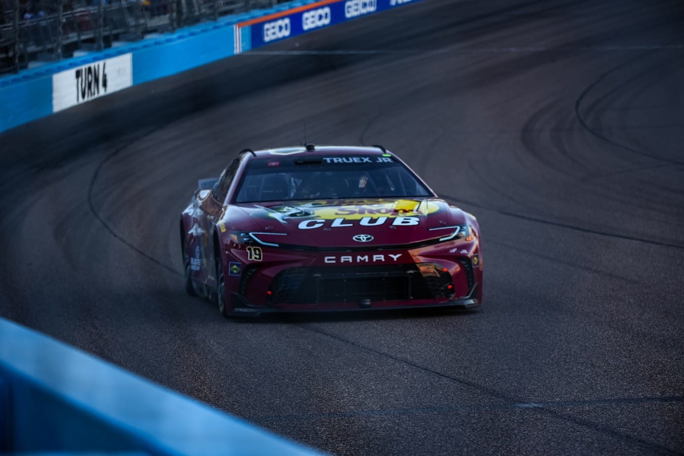 Shutter Speed: Photos From a Scenic Championship Weekend in Phoenix