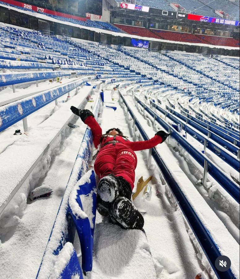 Kristin Juszczyk’s ‘cursed’ 49ers fit in snowy Buffalo vs. Bills