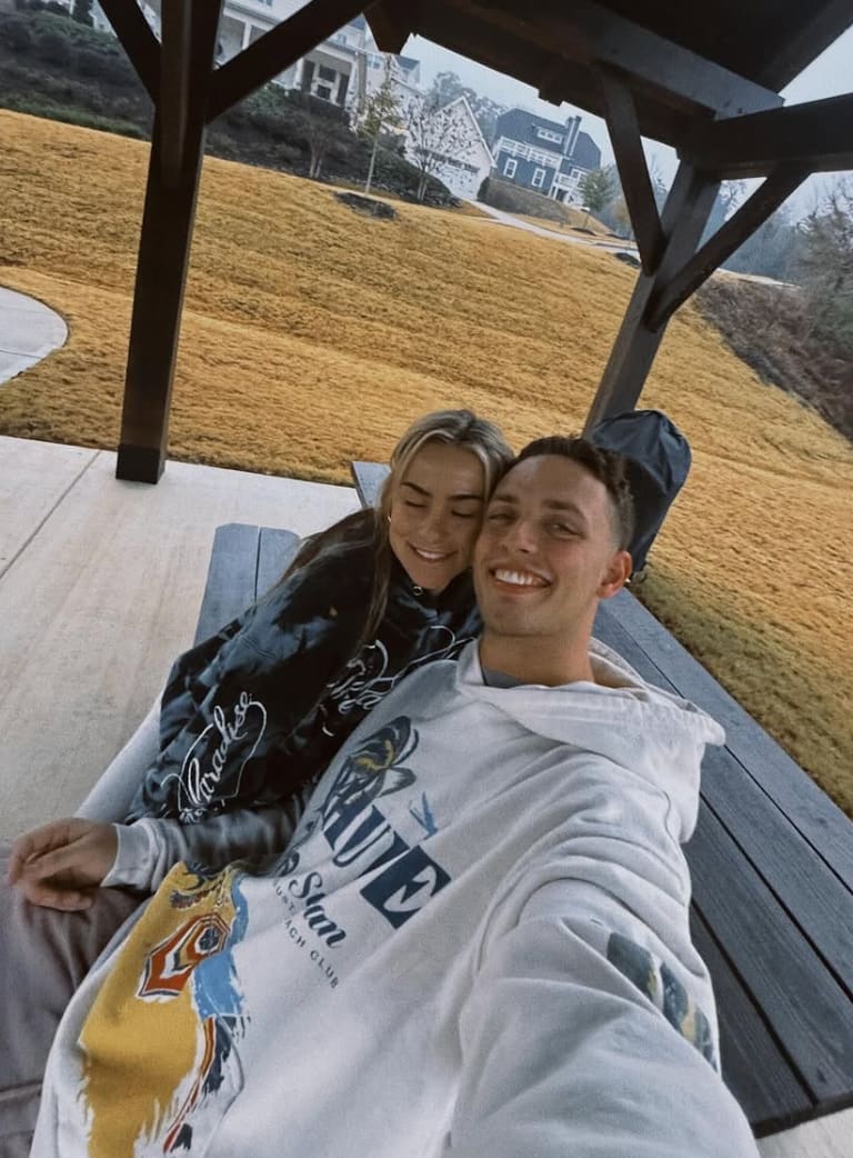 Hanna Cavinder shares sweet Carson Beck selfie with Georgia QB's CFP in doubt